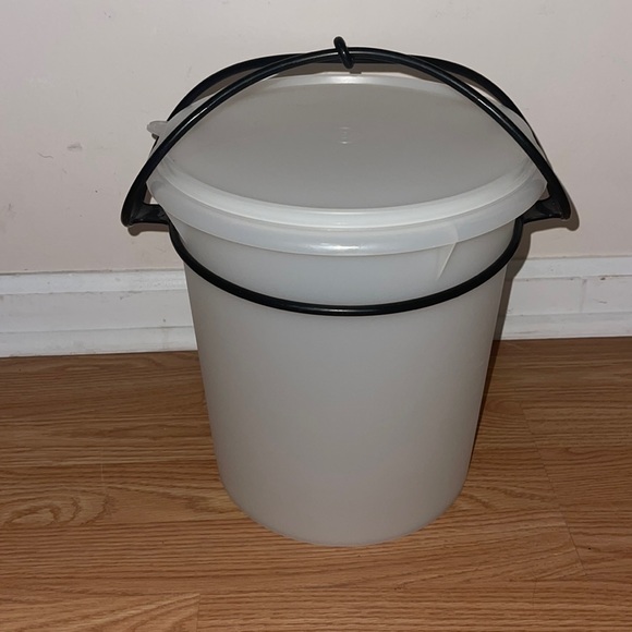 Tupperware | Kitchen | Vintage Tupperware Plastic Storage Container ...